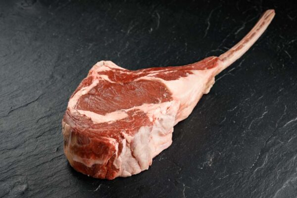 Bison Tomahawk Steak – Kanadischer Genuss aus der Wildnis